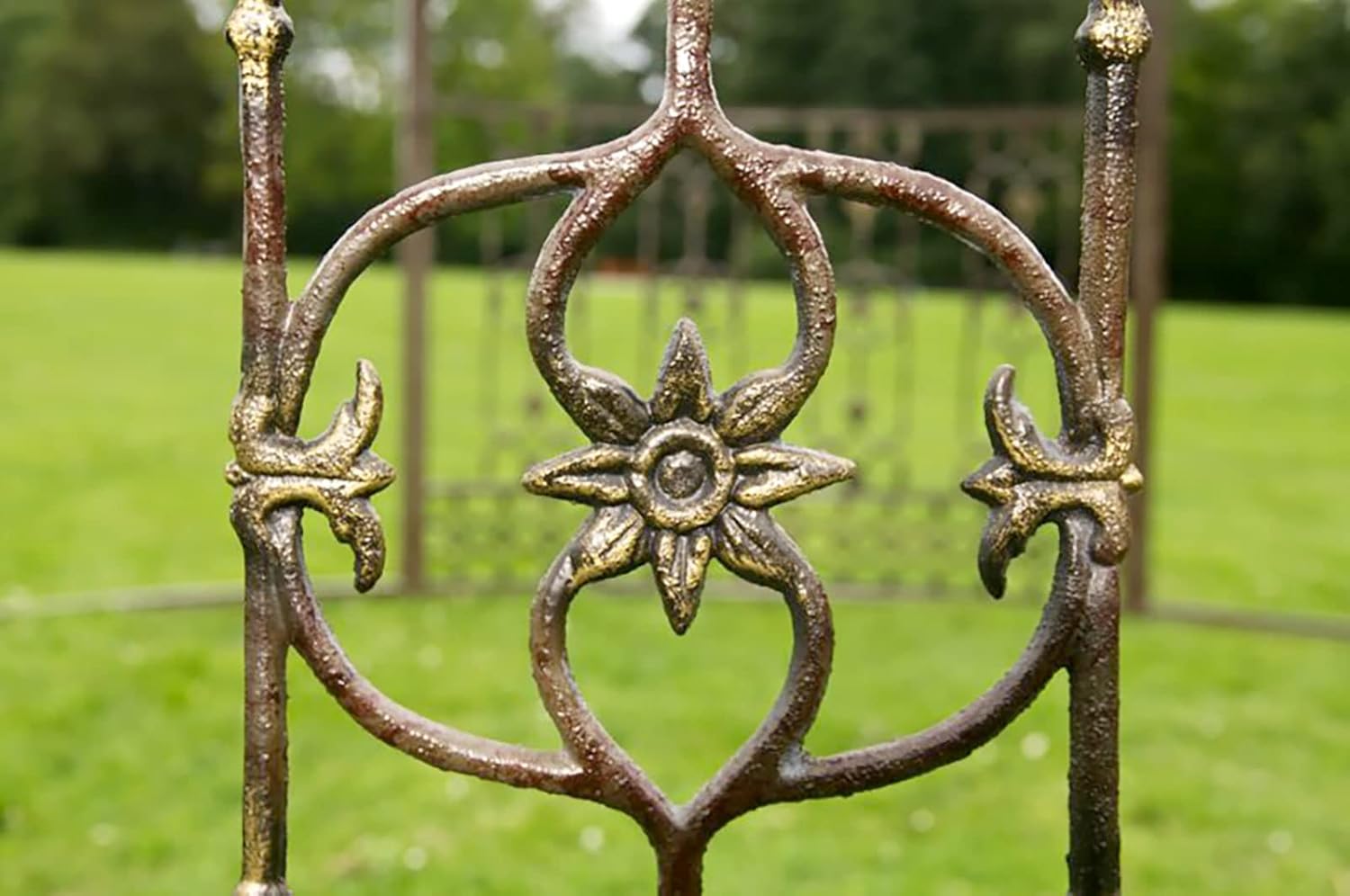 Tonnelle en fer forgé, notre guide indispensable